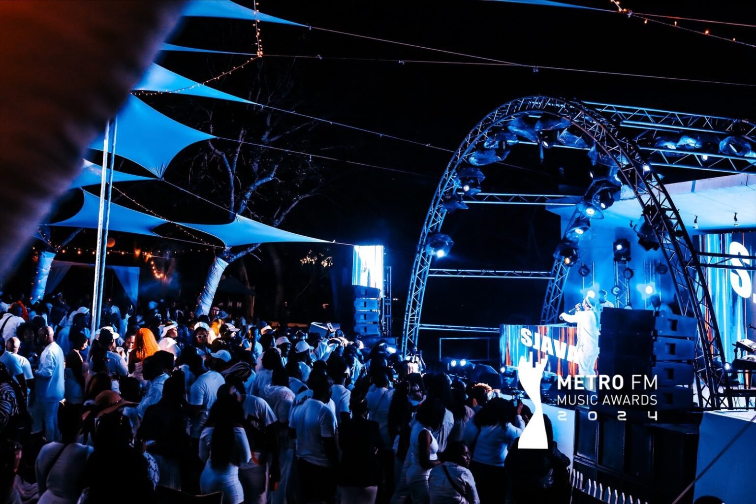 Watch and learn: Metro FM Awards slammed for gloomy black carpet | Events | NOW in SA