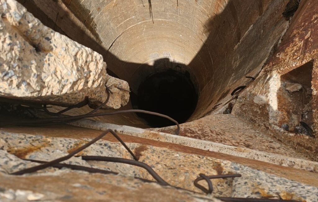 Standoff between police and Stilfontein miners continues: child miner ...
